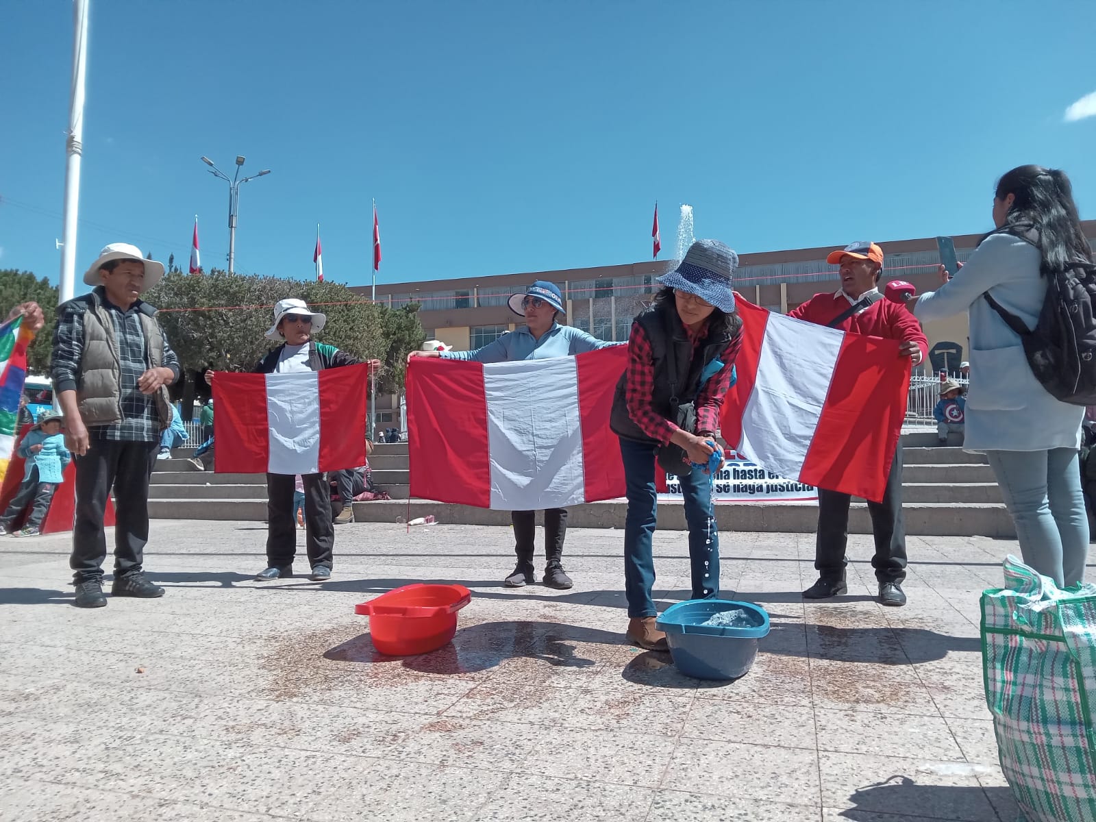 Lavaron el símbolo patrio - Diario los Andes